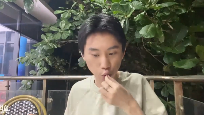 “Doinb一口气爆出5条消息”，Bin去RNG，呼吸哥和UZI去BLG，Rookie去V5，FPX最揪心