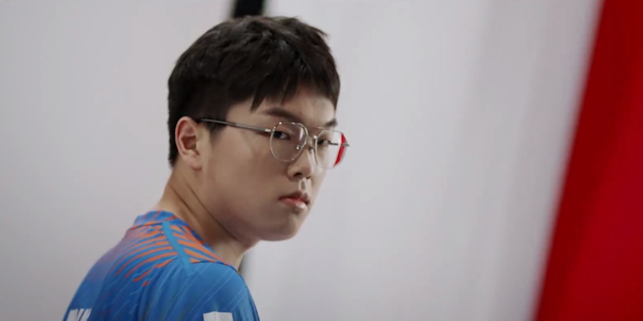 “RNG史上最强的上单”！Bin来到RNG兴奋拍照，Letme给出最高评价