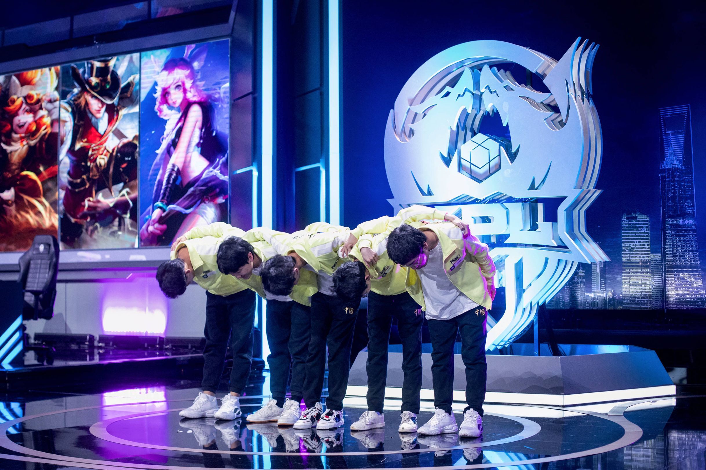 XYG耍小孩子脾气，大仙不看比赛就输给他看，大仙：来了，崽子们