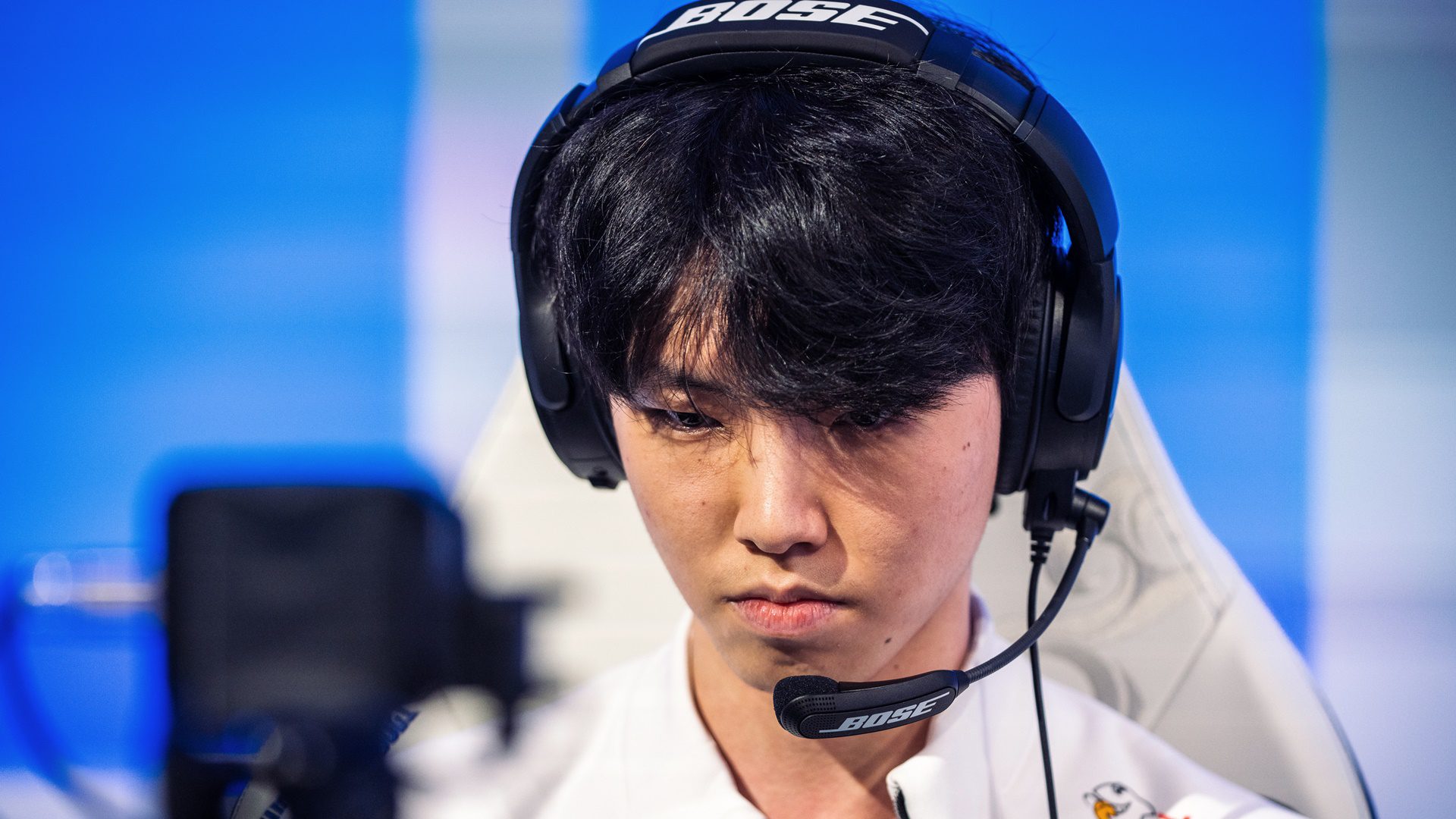 管泽元：新赛季我肯定看好GEN啊，今年的阵容就是银河战舰级别的