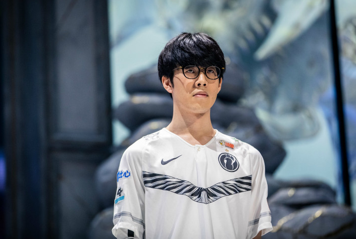 外媒评LPL新赛季上单TOP5，TheShy阿Bin未上榜，圣枪哥位列第一