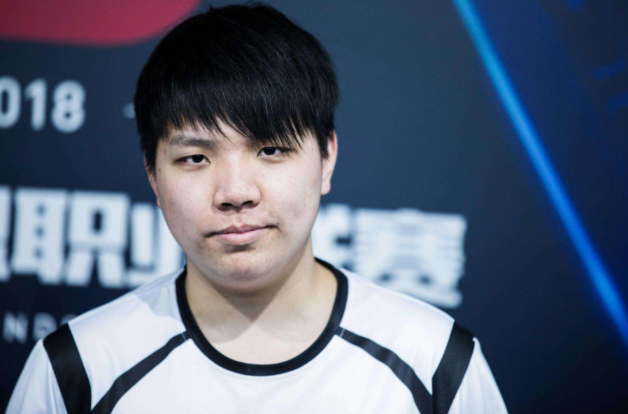 盘点LPL选手编号前十位盘点，仅剩一人在赛场之上！