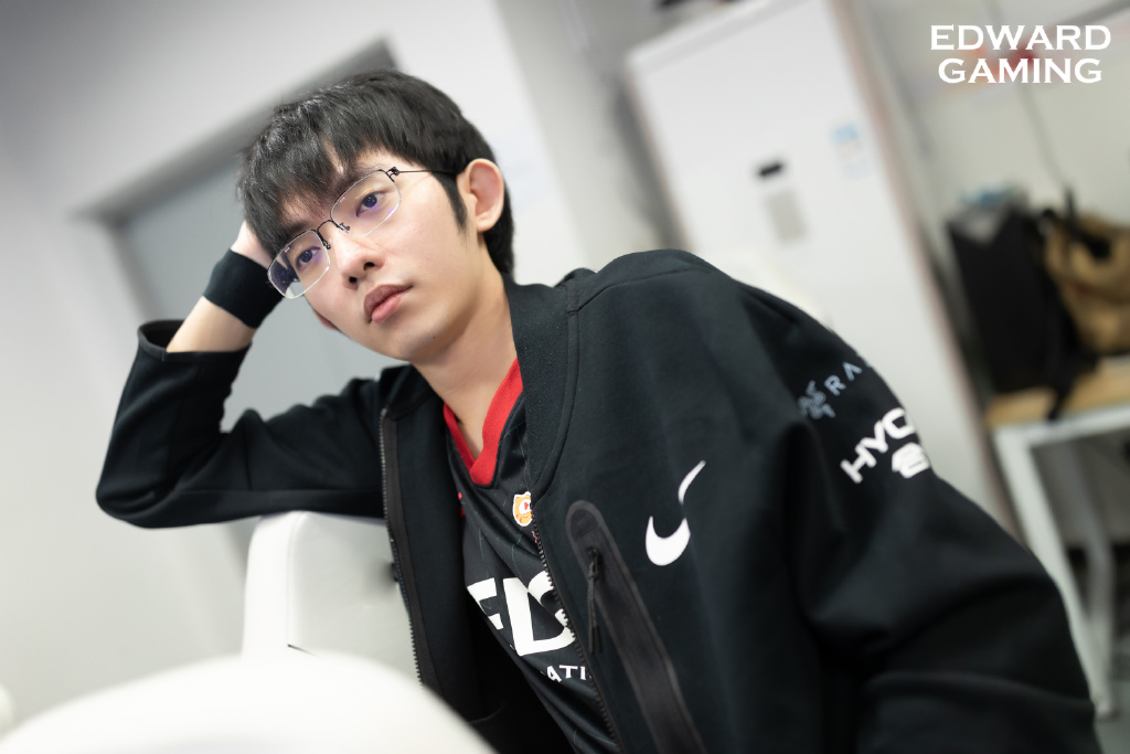 Theshy把圣枪哥打懵了！WBG终结EDG连胜，厂长的BP太极端了