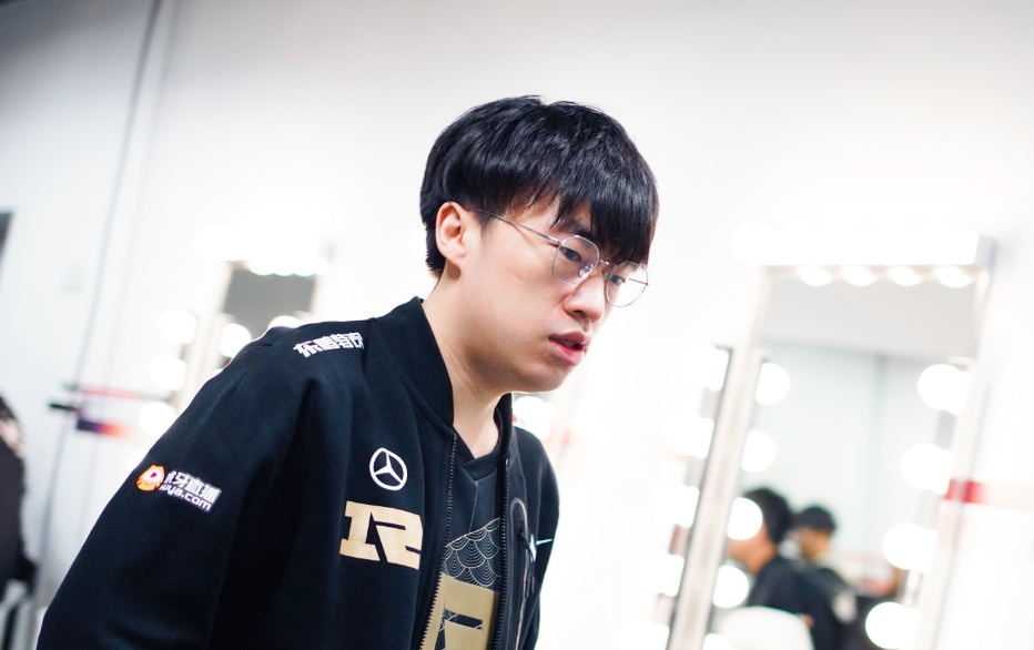 Bin哥厉害！RNG打破LNG不败金身，T1成唯一全胜队