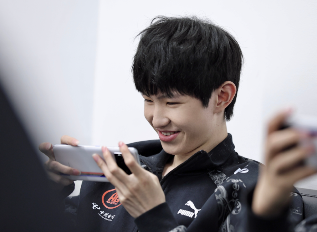 AG2-3不敌DYG，教练张角也很无奈，一诺“顶级射手”名不符实！