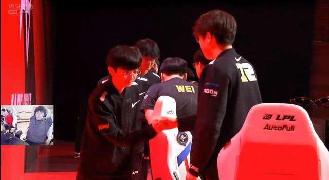 RNG被RA零封，Bin被两次单吃！姿态很生气：这就是国产第一上单？