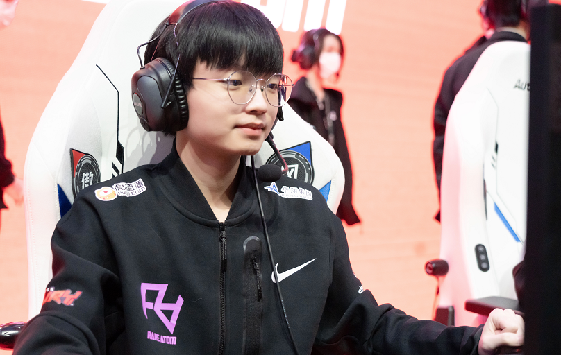 我们从未想过能够赢下RNG！Iboy用10个字点名RNG，粉丝扎心了