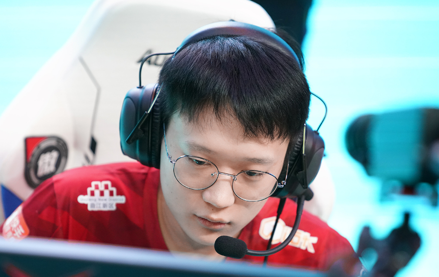 WE不敌BLG再吞连败！Biubiu出装让姿态、宁王直呼抽象