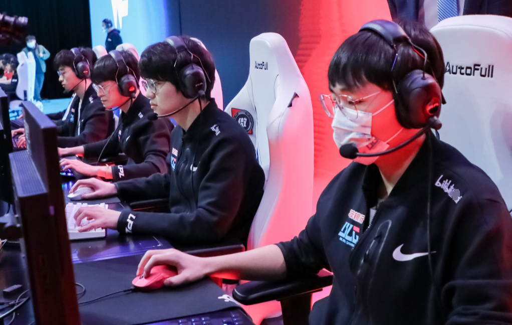 WE不敌BLG，官博深夜致歉，昔日LPL豪门或止步常规赛