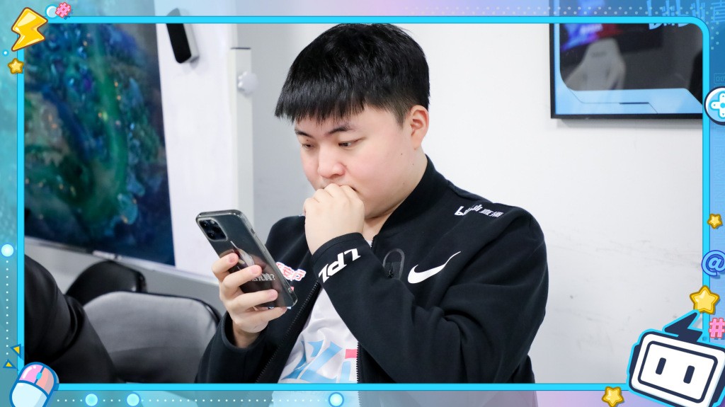 UZI被Doggo按在替补位，本人正面回应近期舆论，马老师直言很欣慰