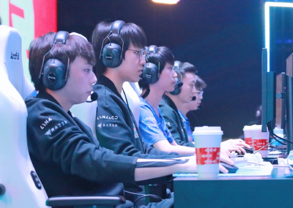 Uzi打了训练赛，比赛还是替补！BLG迎战强敌V5，Doggo下路对线Photic