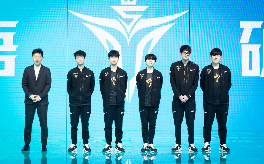 V5关键局击败BLG，Rookie赶超Uzi获封击杀王，Uzi替补出战