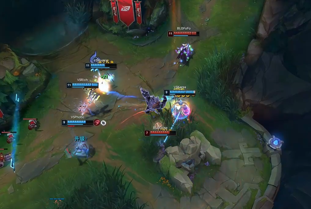 Rookie拿出狐狸击败UZI，击杀王地位很稳固，V5领跑全联盟