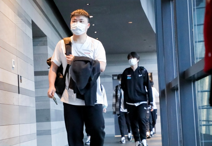 BLG输V5后Uzi微博发文，内容引发热议，网友：他真的成长了