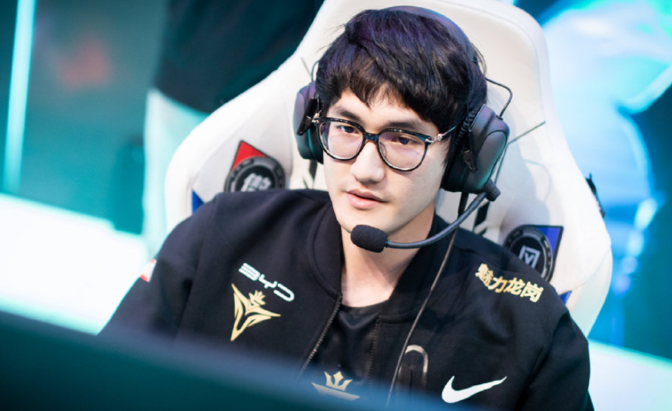 恭喜Uzi！迎来复出后第1次首发！下路对线Viper，V5更换打野，XLB首发登场