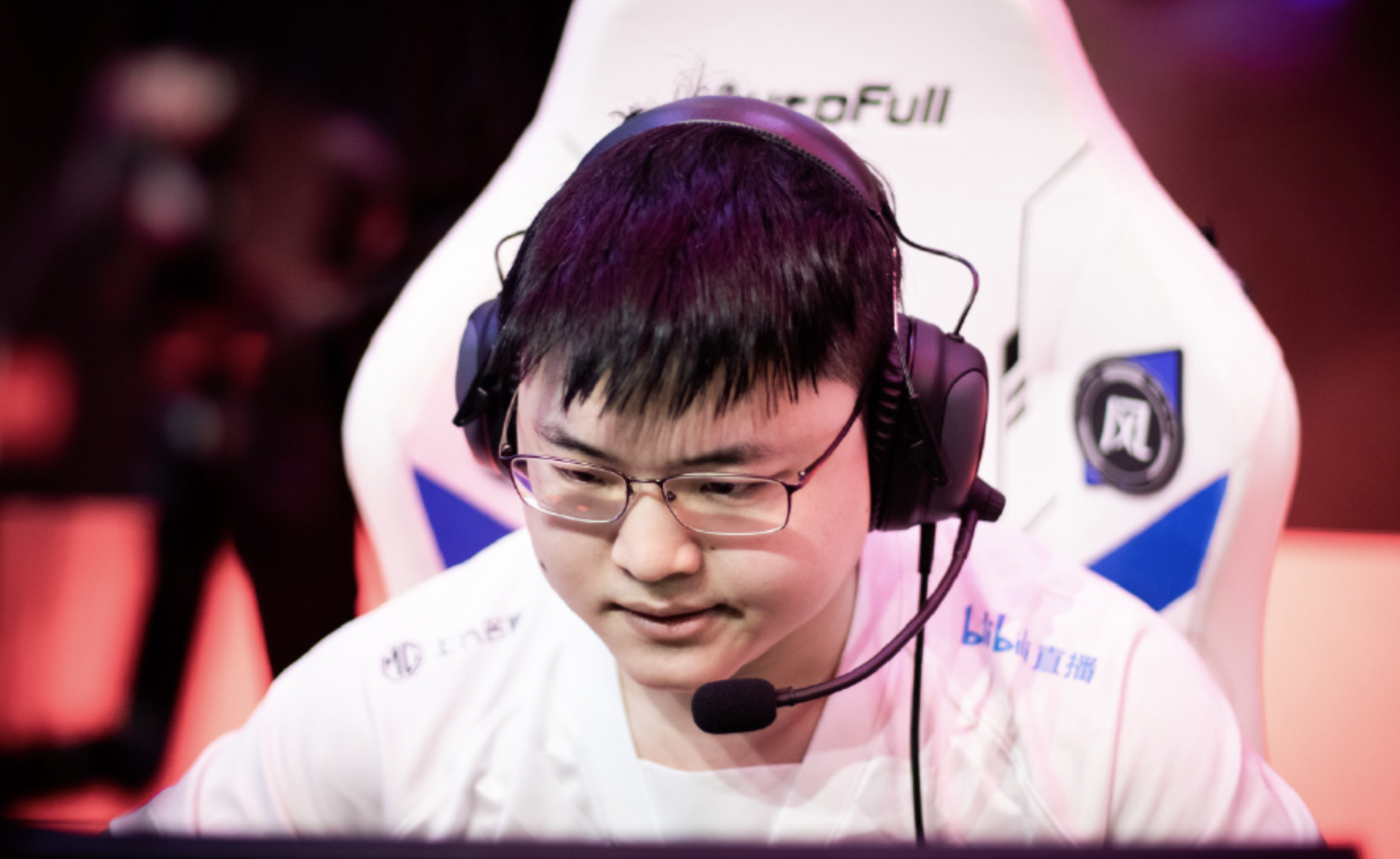 Joker：Uzi这次首发打得真的可以了，不能总指望他C队友躺赢吧