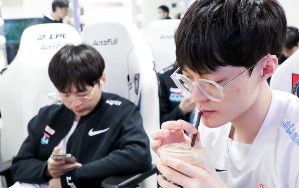 Uzi极限拉扯失败，BLG关键局败给UP，水晶哥盛赞Elk