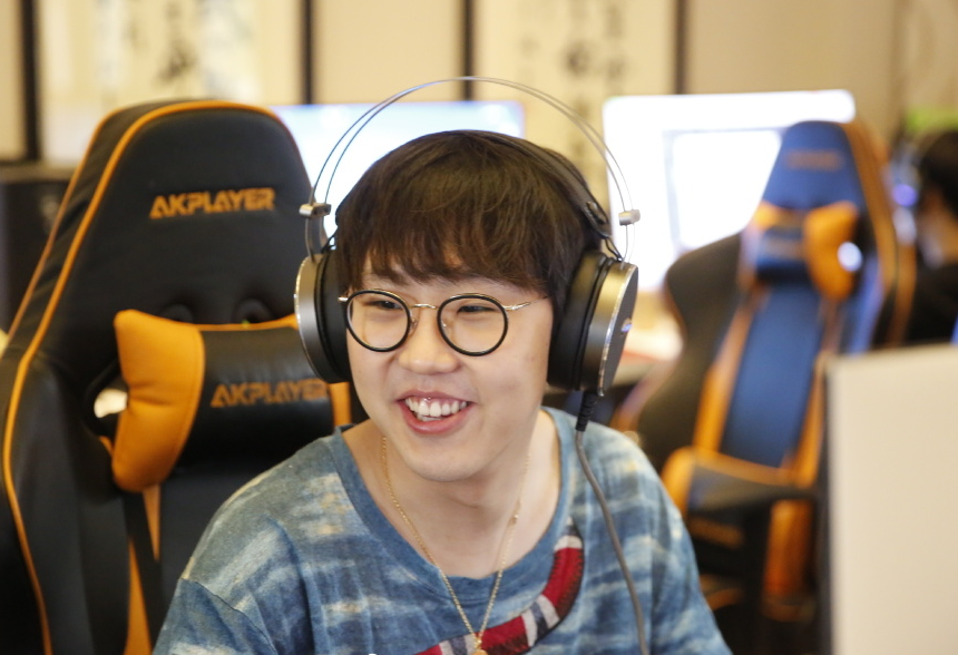 imp又喝大了？直播怒喷Uzi粉丝，并公开放话：Gumayusi和Bang都是菜鸡