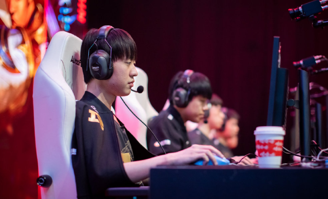 LPL官宣季后赛延期！1-7号比赛推迟至8号开始，V5和RNG休赛半个月