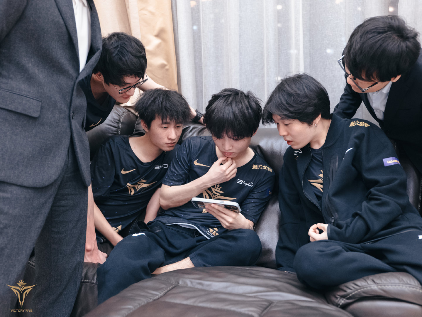 V5被高估了？下路成了突破口，掉入败者组或上演王者归来