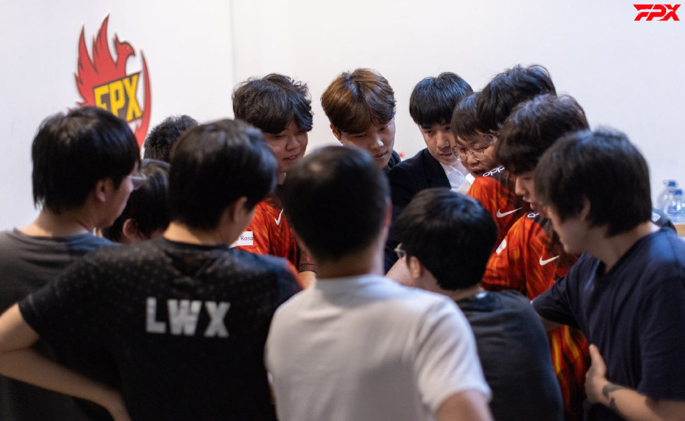 FPX捡到宝准备北伐！BLG输TT极限拉胯看呆粉丝