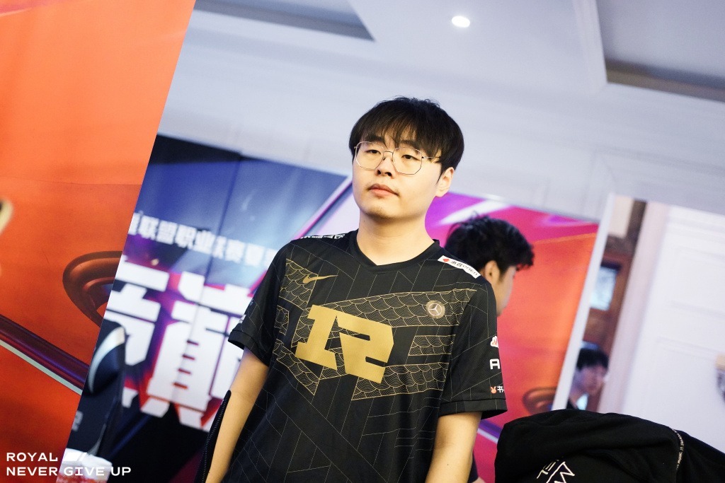 WE不敌RNG，官博沦陷！解说米勒：悲伤在打什么？把biubiu害惨了