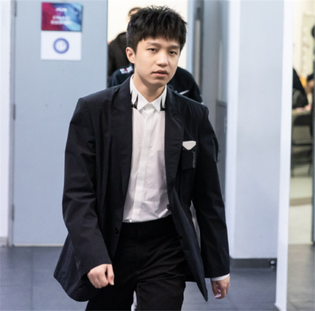 我们都欠厂长一个道歉？uzi称：4396是终点，还提到了小虎的2200