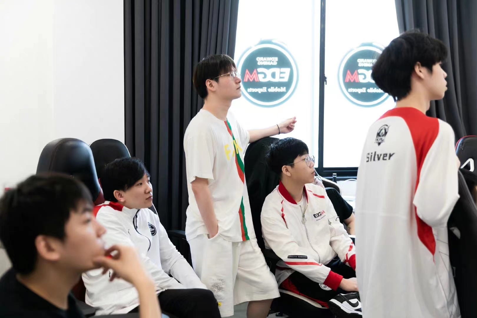 EDGM3-2火豹豪取5连胜，A组卡位赛触手可及，再掉链子建议严查！