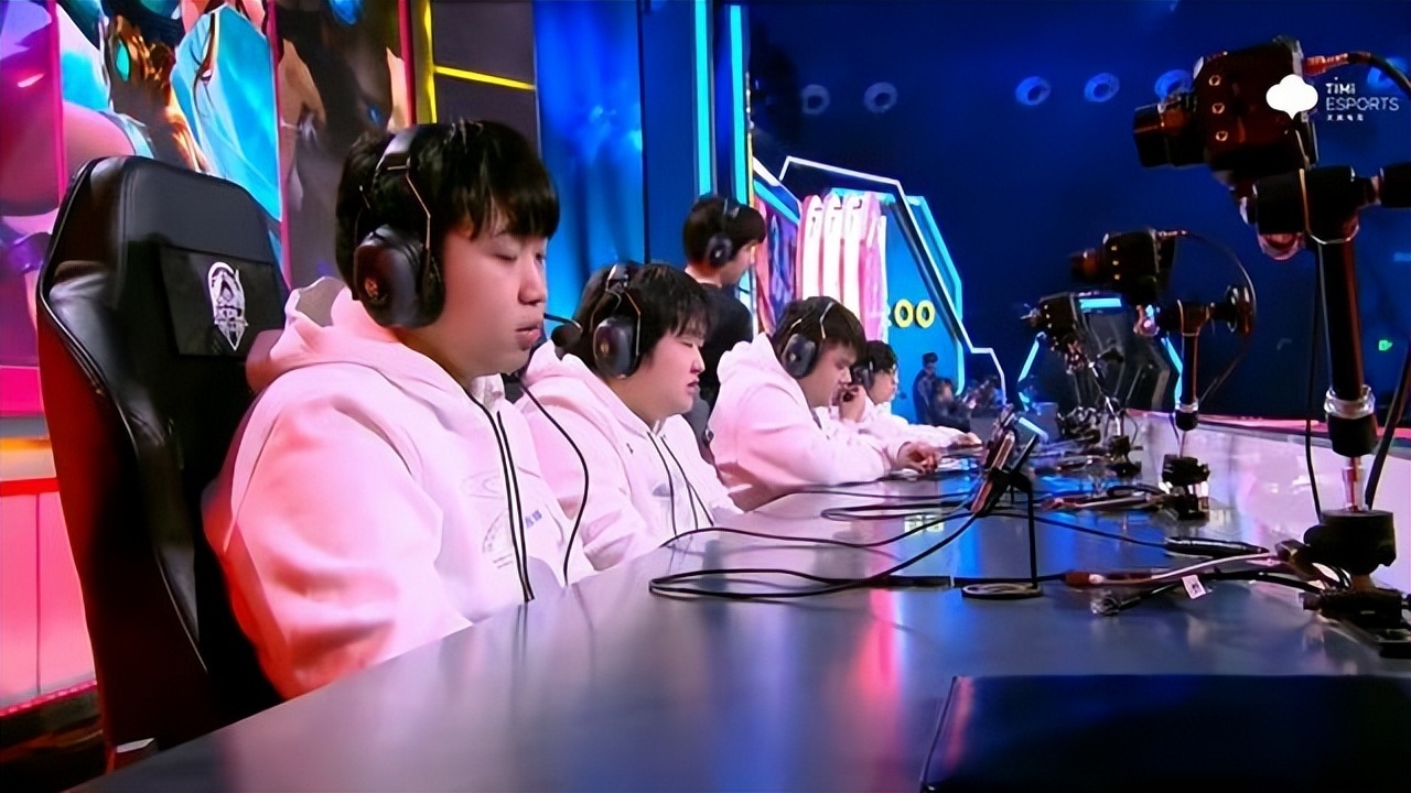 17日KPL首发：AG迎战e星，能否逆天改命？XYG和WE狭路再相逢