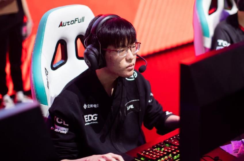 jiejie沦为替补！EDG更换阵容：junjia首发迎战LGD