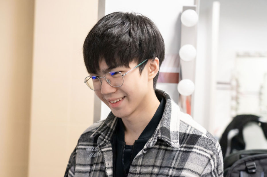 jiejie沦为替补！EDG更换阵容：junjia首发迎战LGD