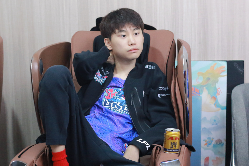 收获小小迷弟！Doinb：TT中单特别喜欢我，还托人加我微信