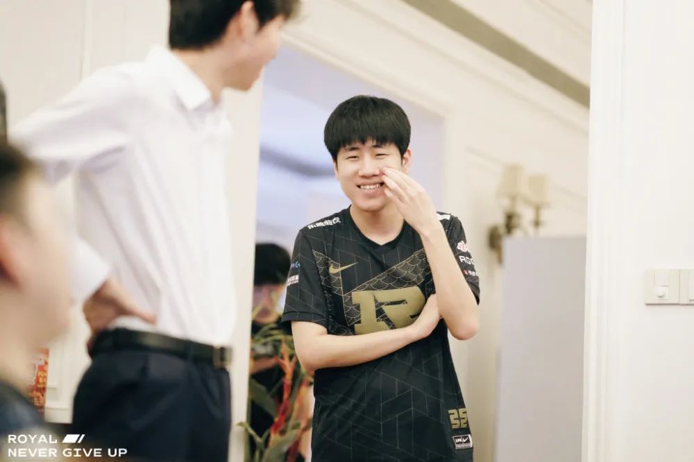 宁王分析各大ad：乌兹和JKL属同类型，gala有一个其他人缺失的特点