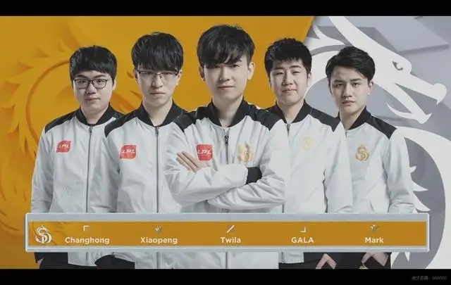 最后升入LPL的队伍，操办厂长退役仪式，散是满天星