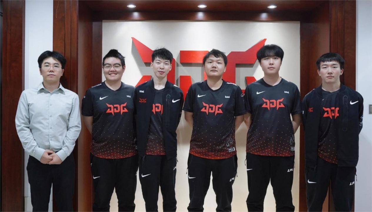 韩网热议JDG2-0击败V5：Karsa的操作下滑了，369是LPL第一上单