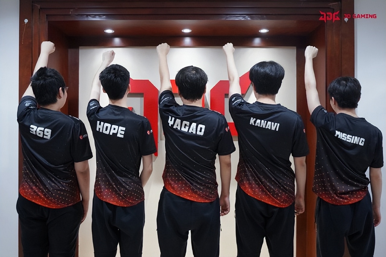 水晶哥锐评Yagao：Yagao要是菜早滚了，他才是JDG绝对核心！