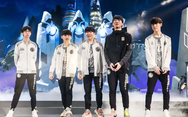 饭堂提问“最想改写的历史比赛”是什么？网友评论最高竟是IG对TL