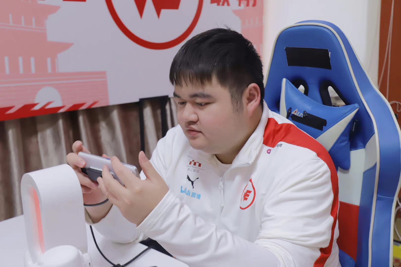 WE跟EDGM的比赛重开上热搜，前者顺风秒变成逆风，就应该时光回溯