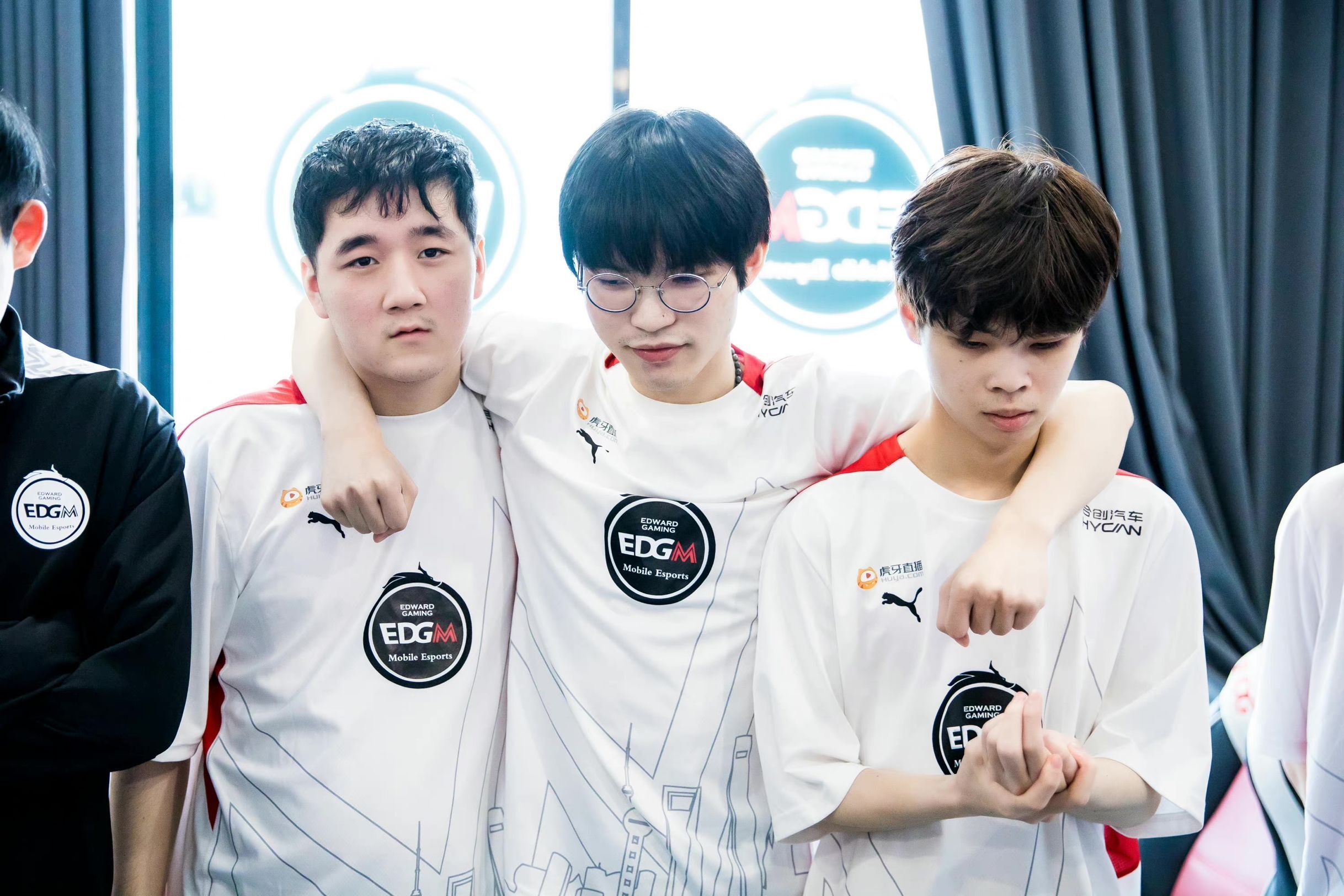 WE跟EDGM的比赛重开上热搜，前者顺风秒变成逆风，就应该时光回溯