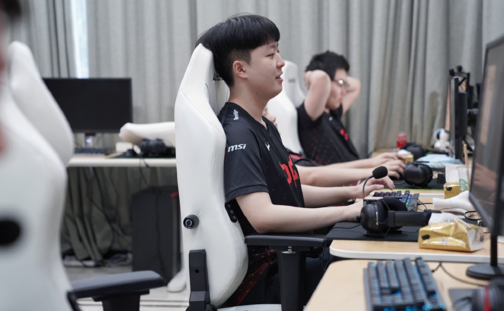 Ming泰坦一击制胜！RNG险胜JDG，米勒盛赞呼吸哥