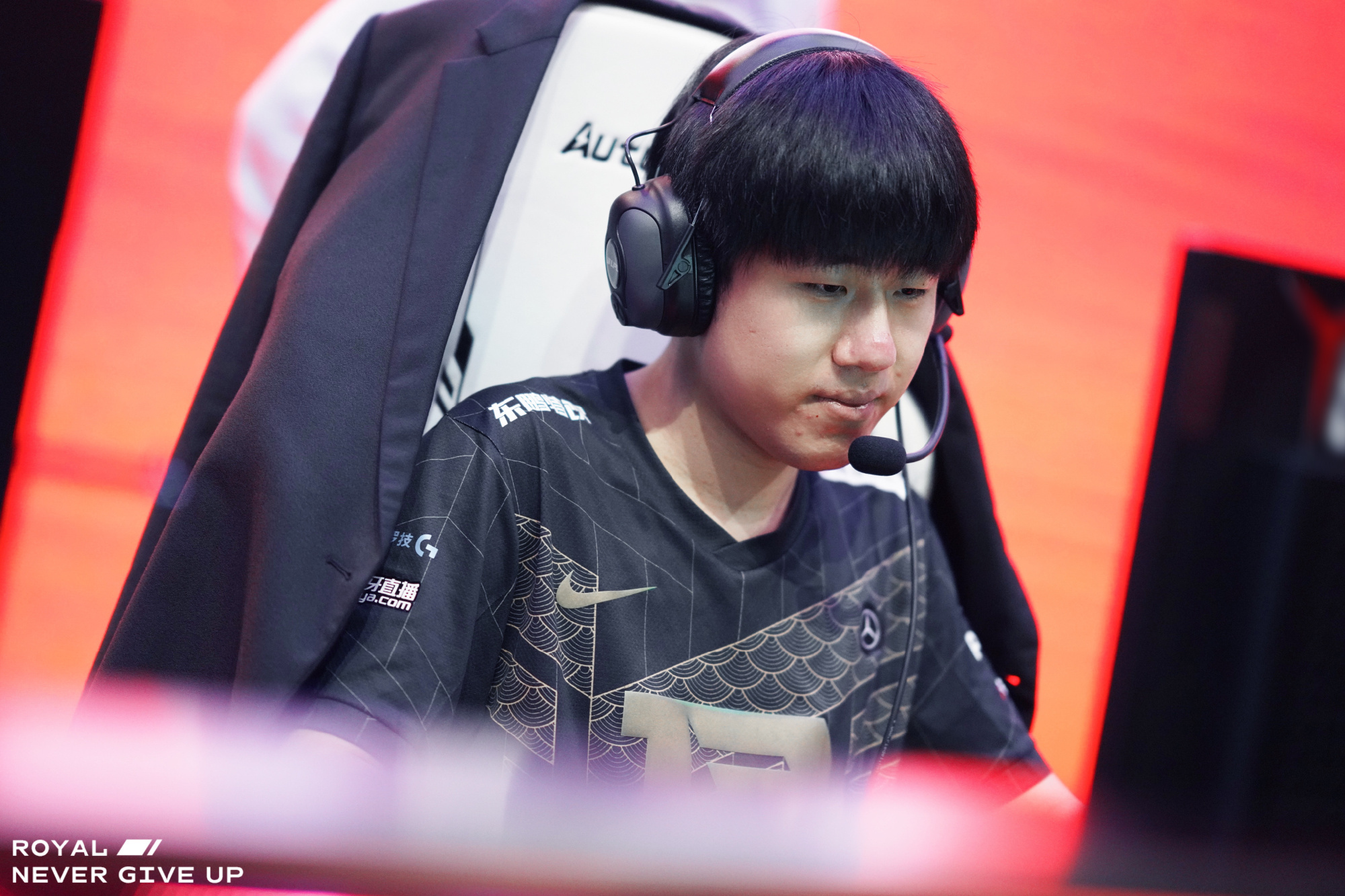 S12的WE卖季后赛门票，代表LPL出征S12世界赛的战队会有黑马吗？