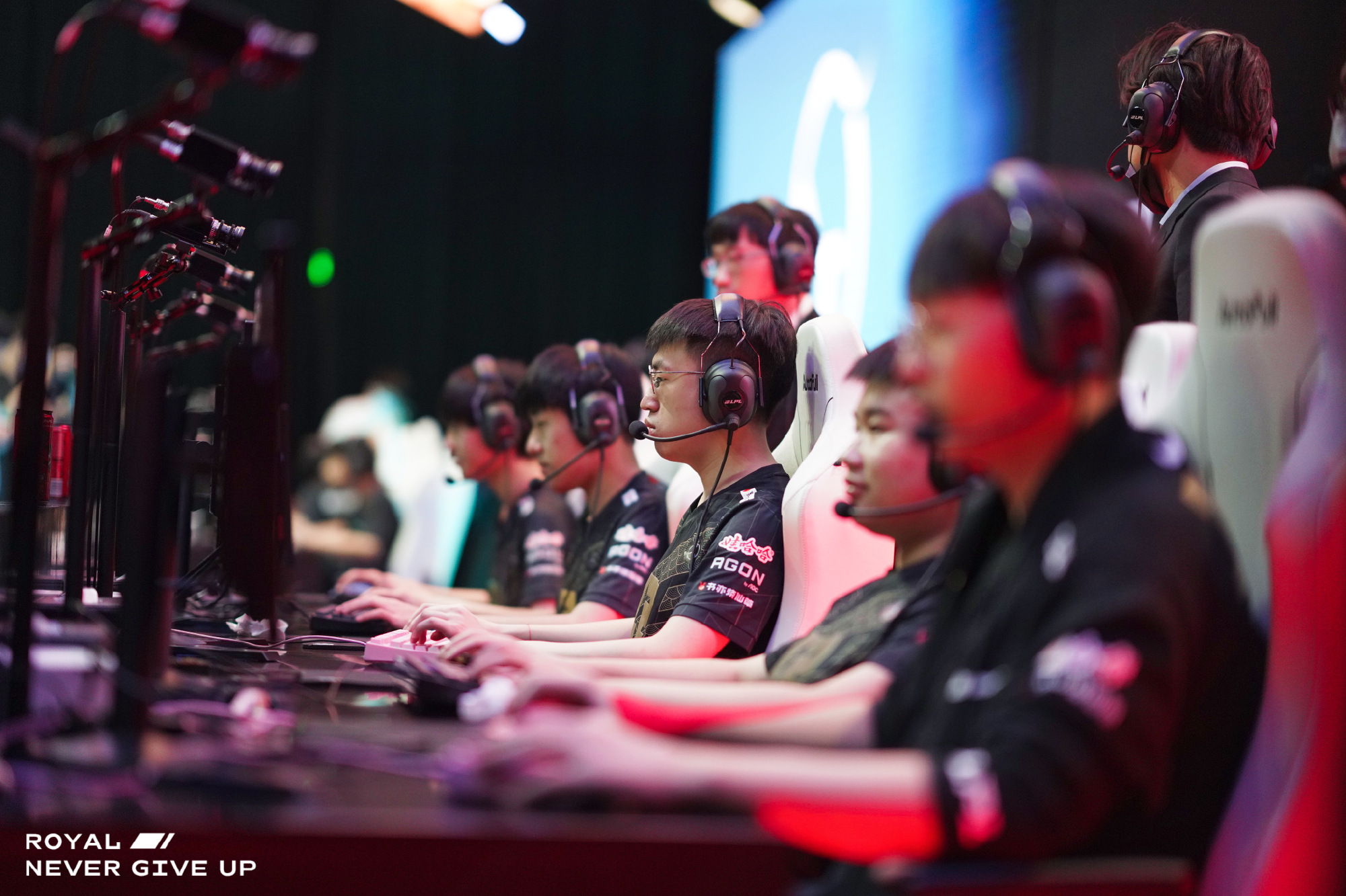 傲慢or选手压力太大？RNG收官战爆冷输给LGD，痛失复活甲