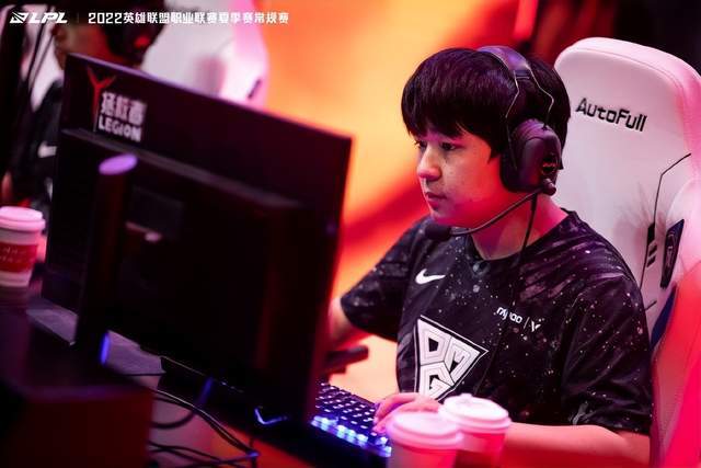 超越Theshy、左手，OMG新秀上单Shanji登顶LPL单杀榜单！