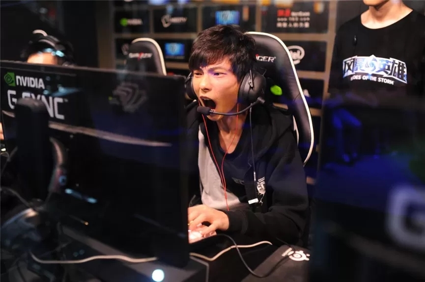 王者荣耀：刺痛全网射手Solo首局，就被Gemini零封，QG教练真猛啊