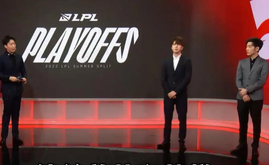 管泽元Pyl站着解说上热搜！Pyl辟谣：可以坐，就是费脖子