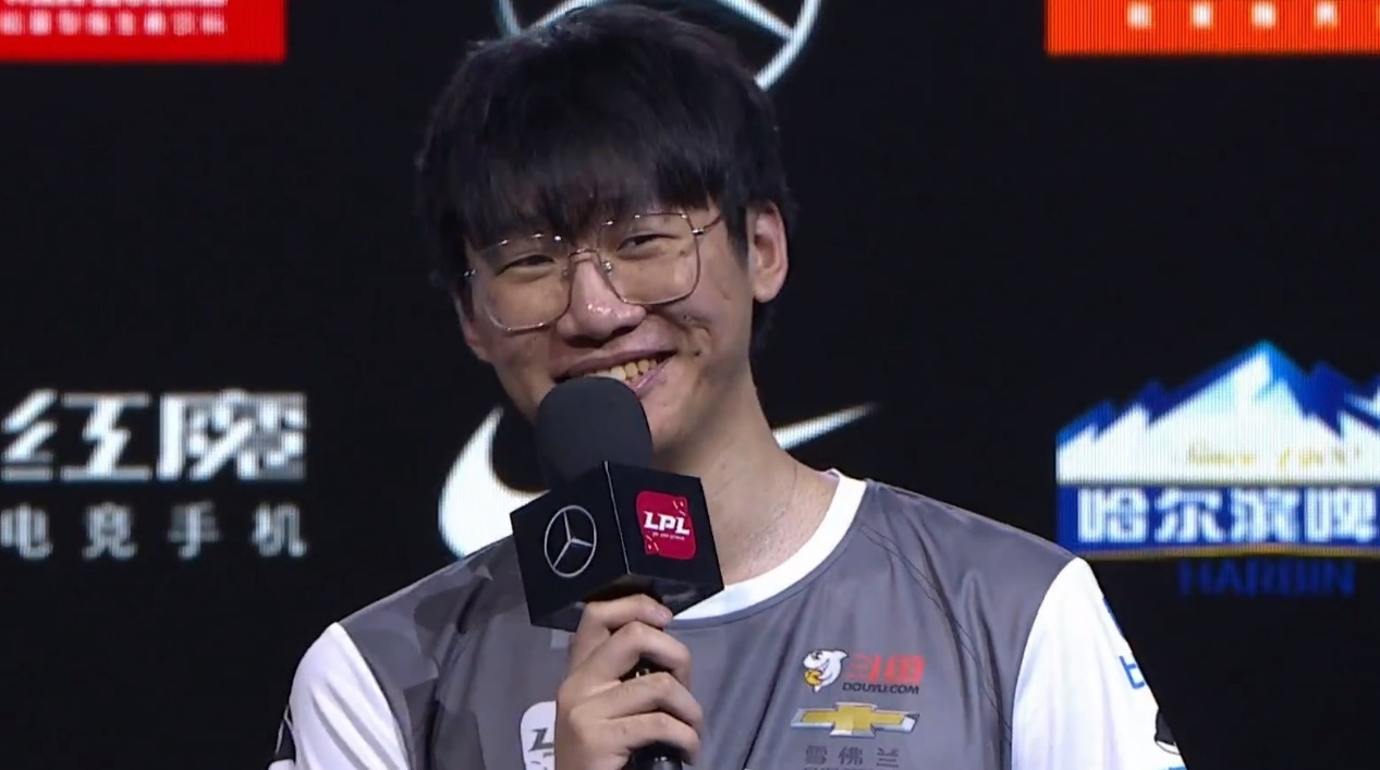LPL又一离奇事件！Rich眼镜丢失，还强行打比赛，队伍都没人发现