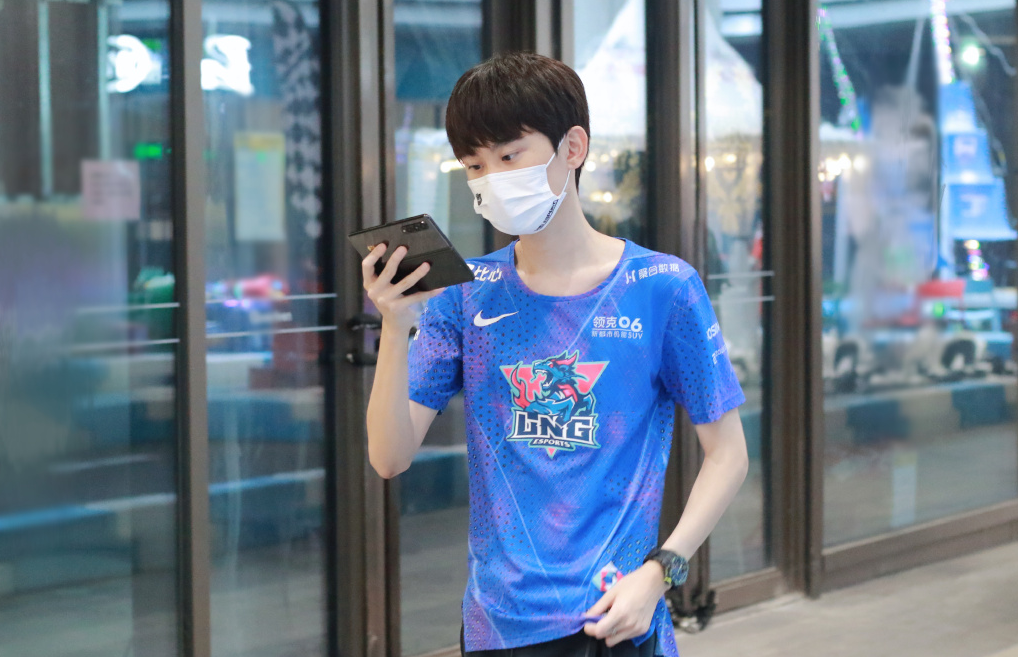 LNG淘汰WBG，Theshy再度无缘S赛，Doinb点名Rookie