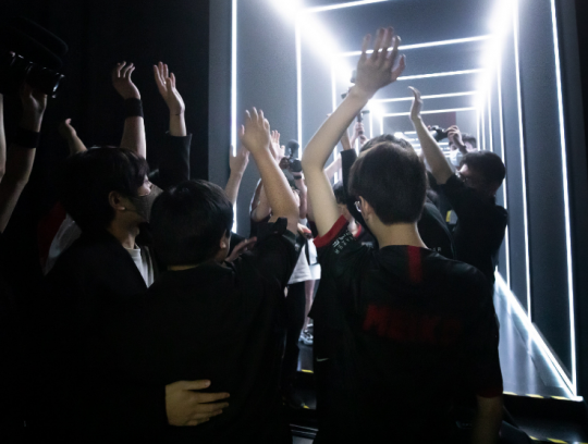 LPL季后赛EDG轻取LNG，RNG离躺进S12又进了一步！