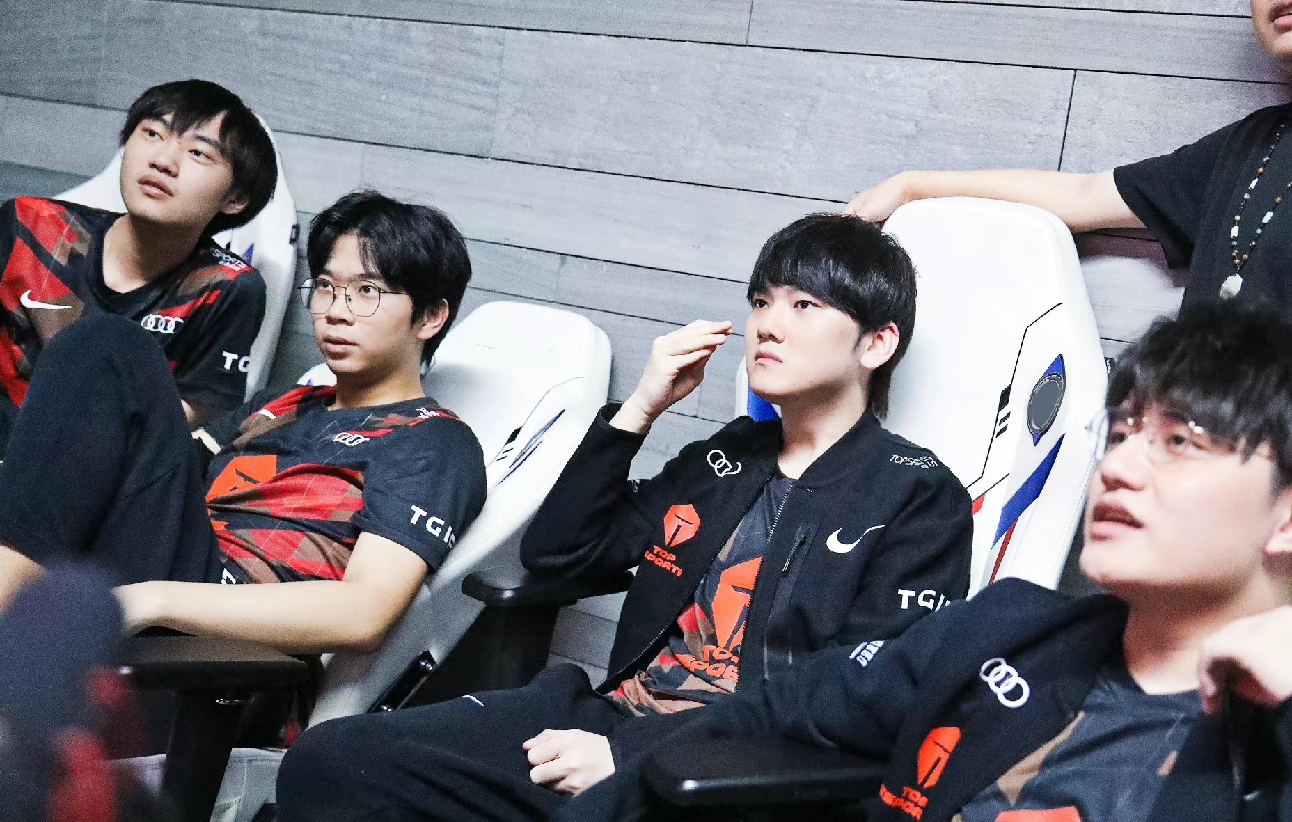 从滔搏到JDG，369从被嫌弃到LPL第一上单，北枫：红米功不可没