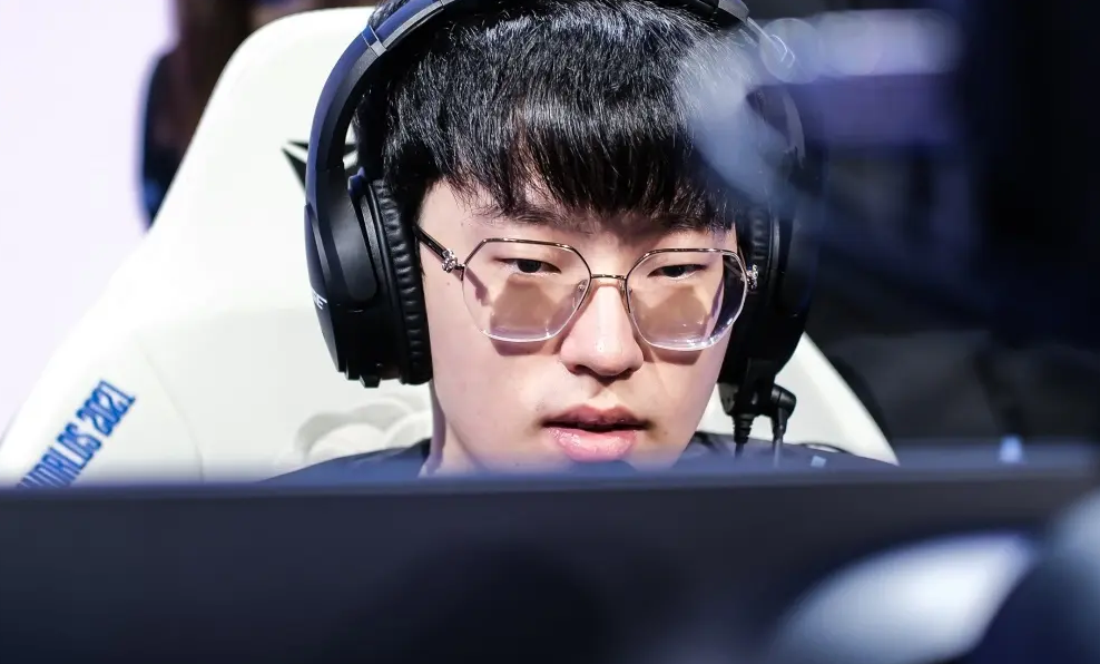 GEN第一，JDG上升至第二！外媒更新S赛前最后一次战力排名